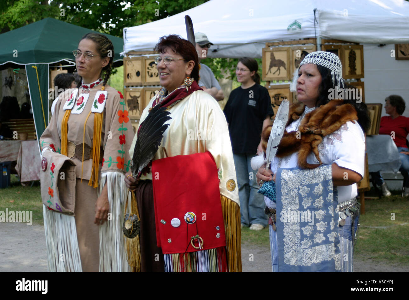Femmes autochtones canadiennes Banque de photographies et d’images à ...