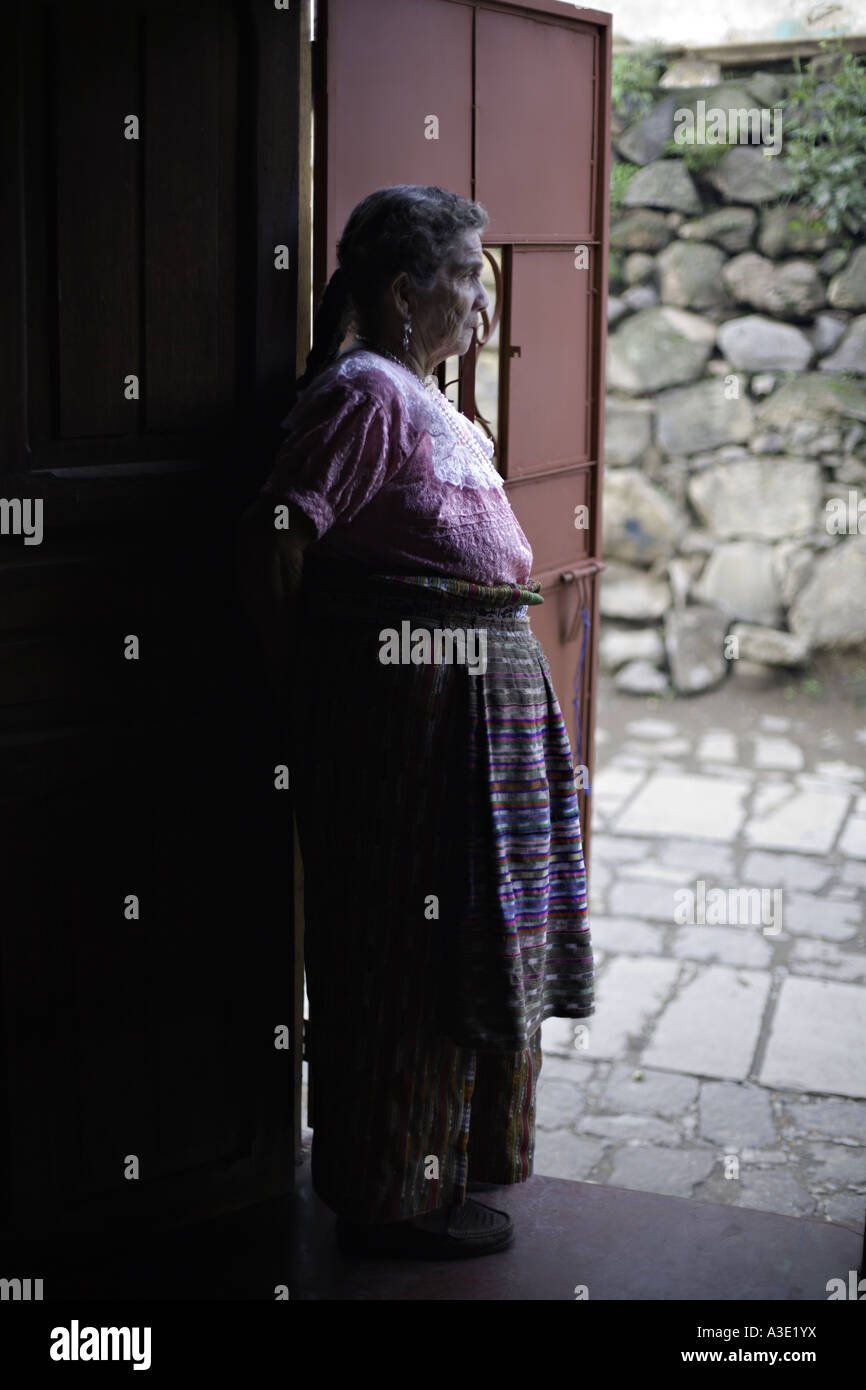 SAN PEDRO LA LAGUNA GUATEMALA Personnes âgées indigènes Mayas Tzutujil ...