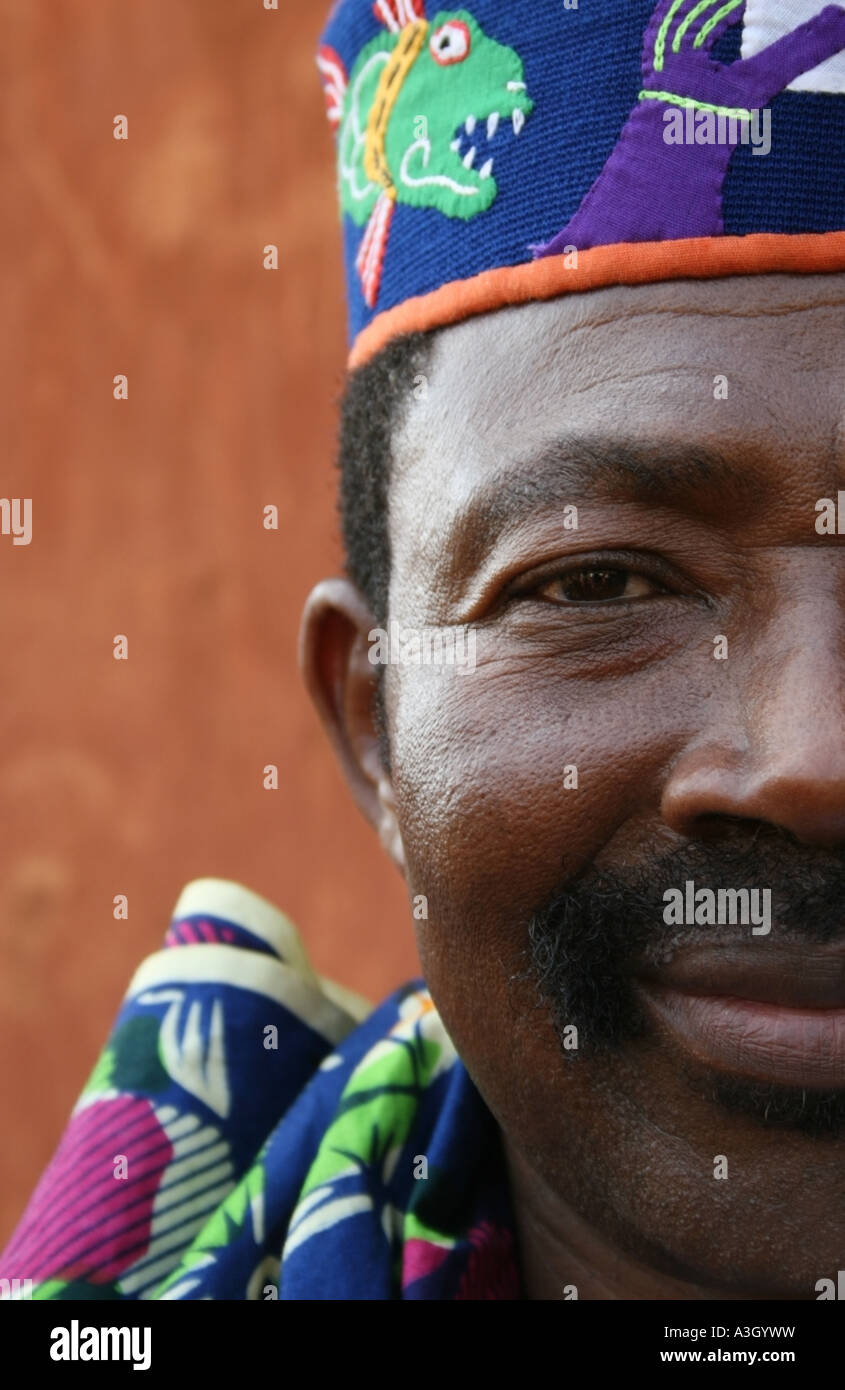 Portrait d'homme au Bénin en Afrique traditionnelle , robe , Abomey ...