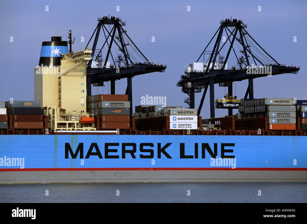 Porte-conteneurs Emma Maersk, l'un des mondes plus grands navires de ...