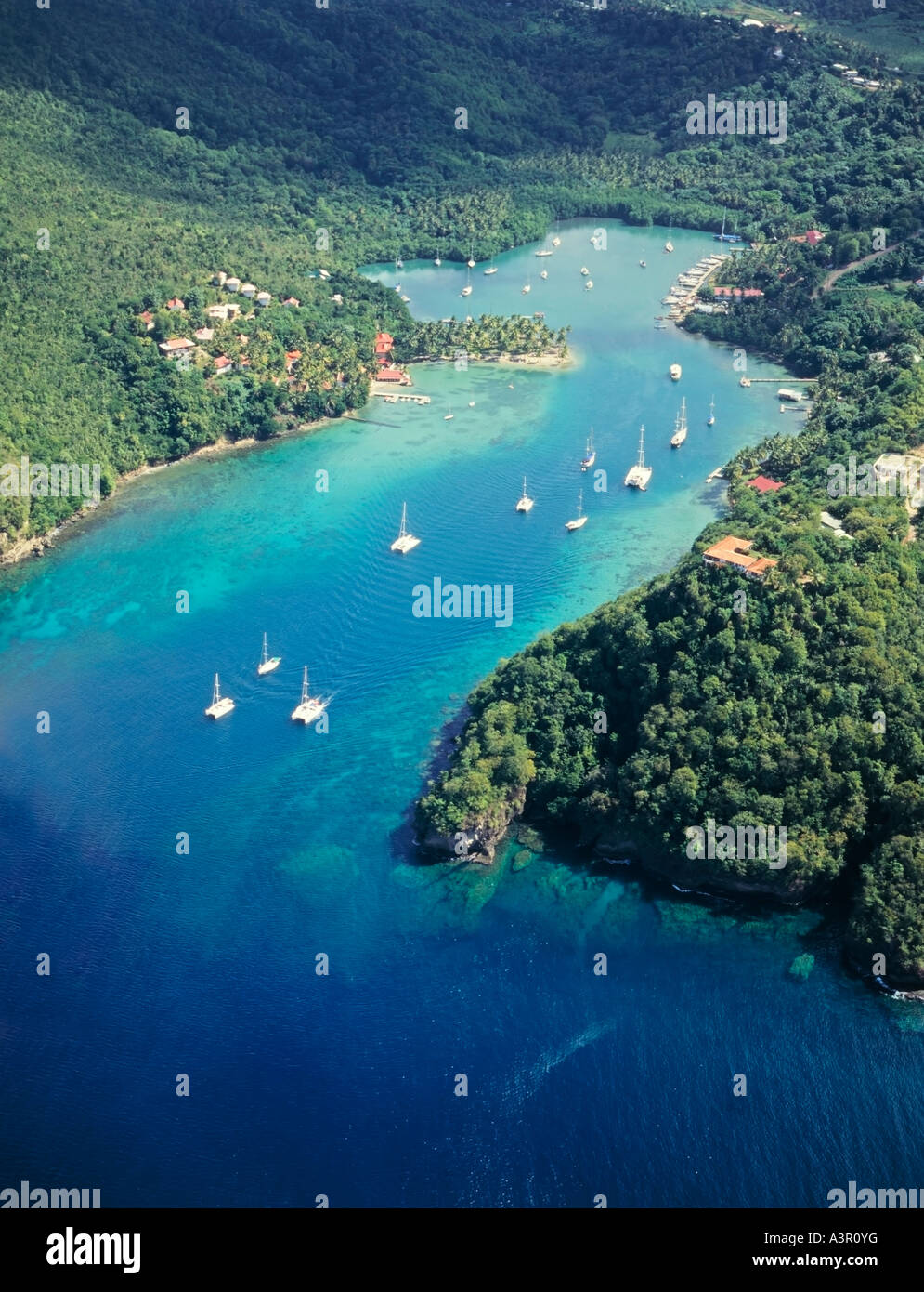 Vue aérienne de Marigot Bay, Sainte-Lucie, les îles Windward, les ...
