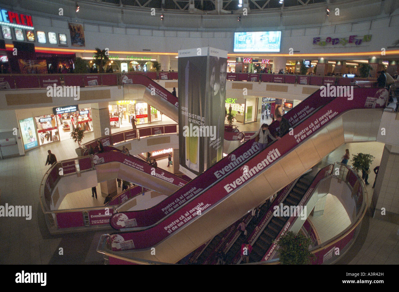 Bucharest shopping centre mall Banque de photographies et d’images à ...