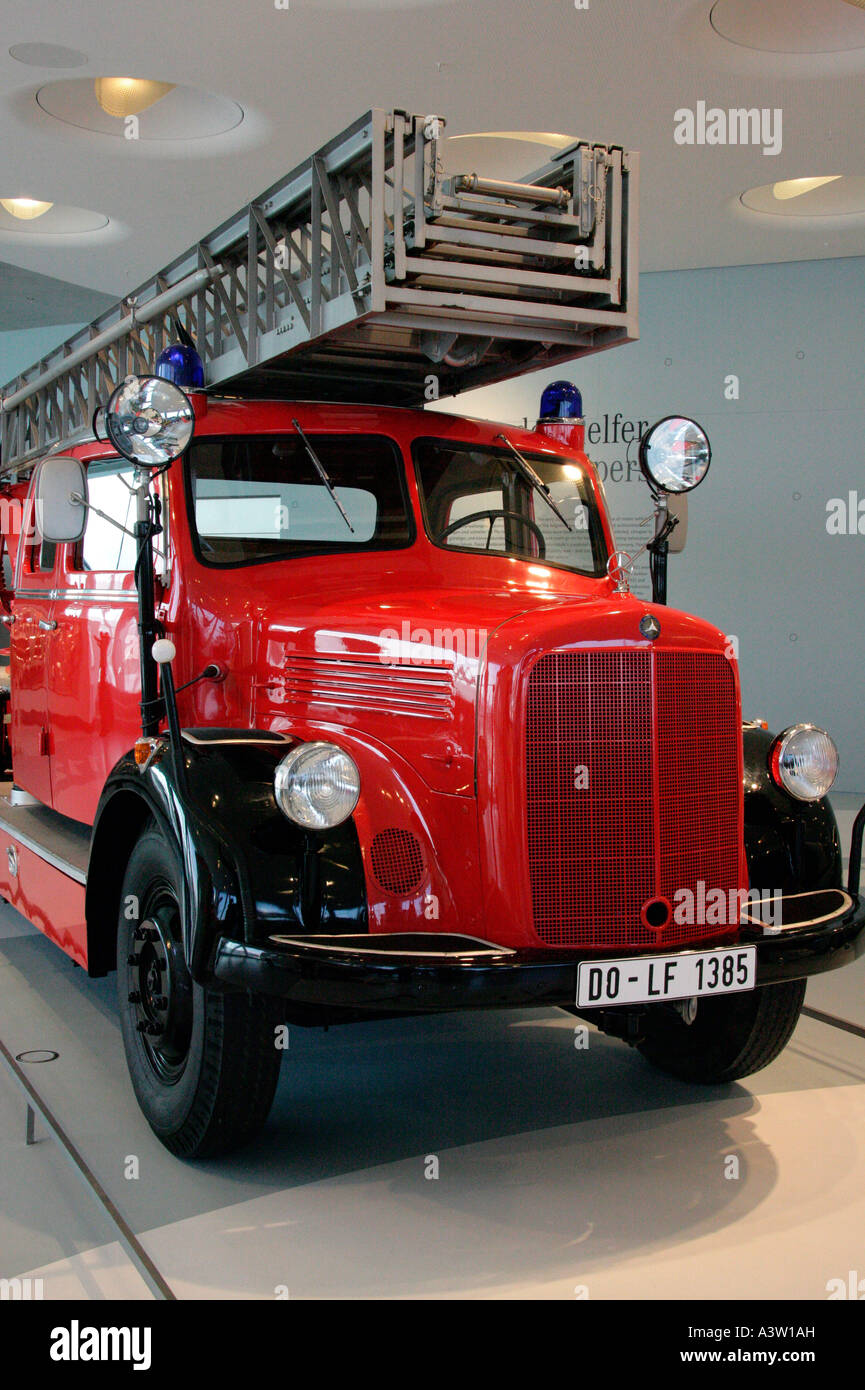 Camion de pompiers mercedes benz Banque de photographies et d’images à ...