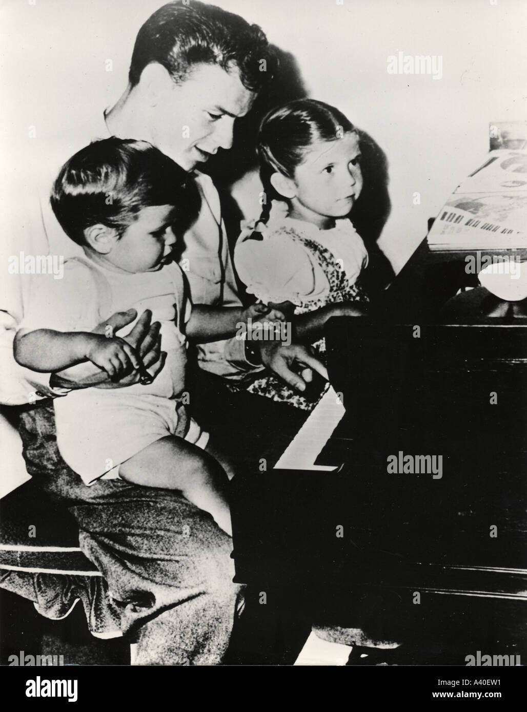Frank sinatra daughter nancy in Banque de photographies et d’images à ...