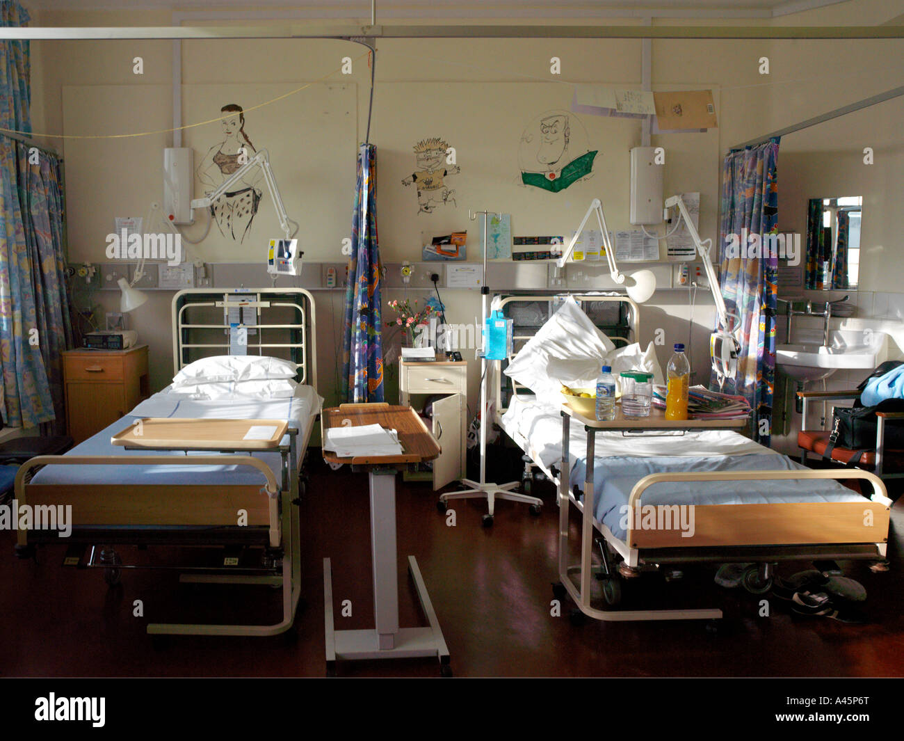 Hospital ward beds Banque de photographies et d’images à haute ...