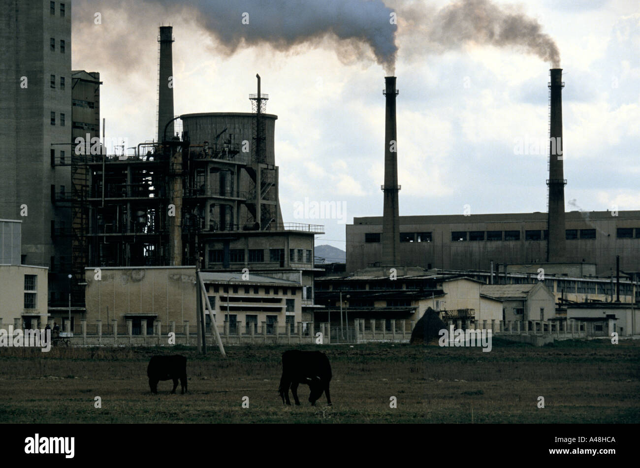 Albania tirana factory Banque de photographies et d’images à haute ...