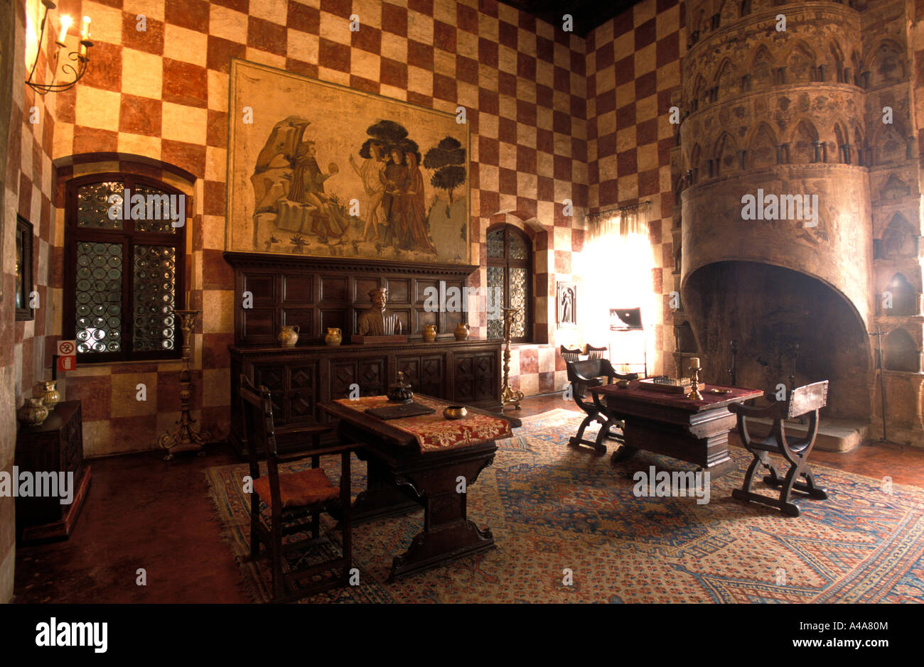Chateau intérieur medieval Banque de photographies et d’images à haute ...