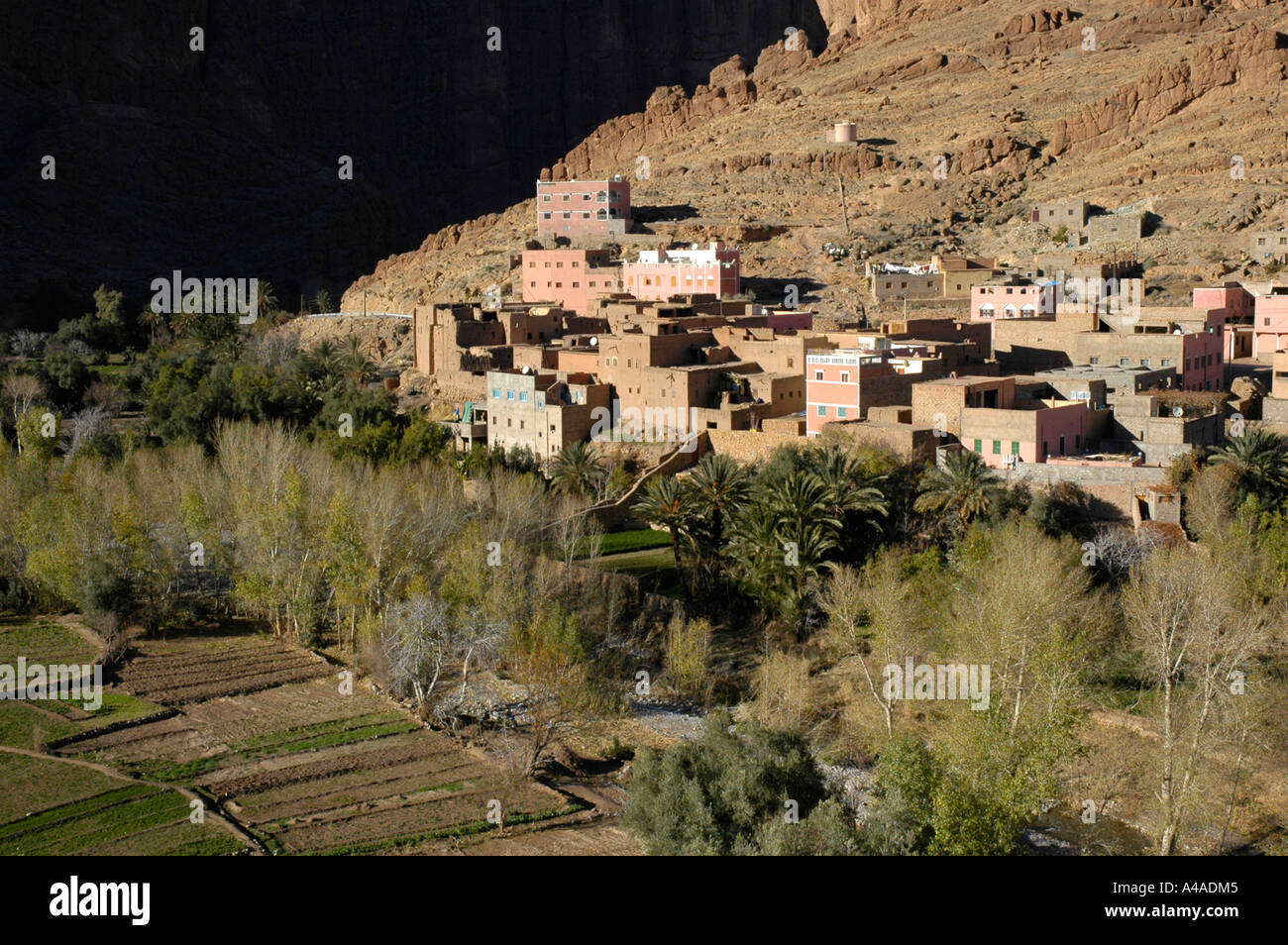 Tizgui village Banque de photographies et d’images à haute résolution ...