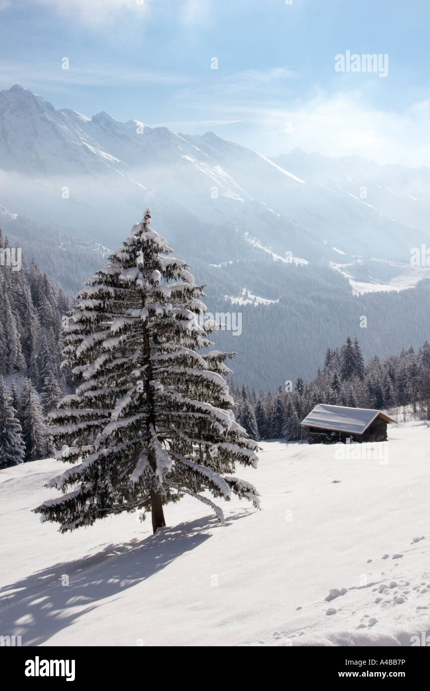 Col des aravis route Banque de photographies et d’images à haute ...