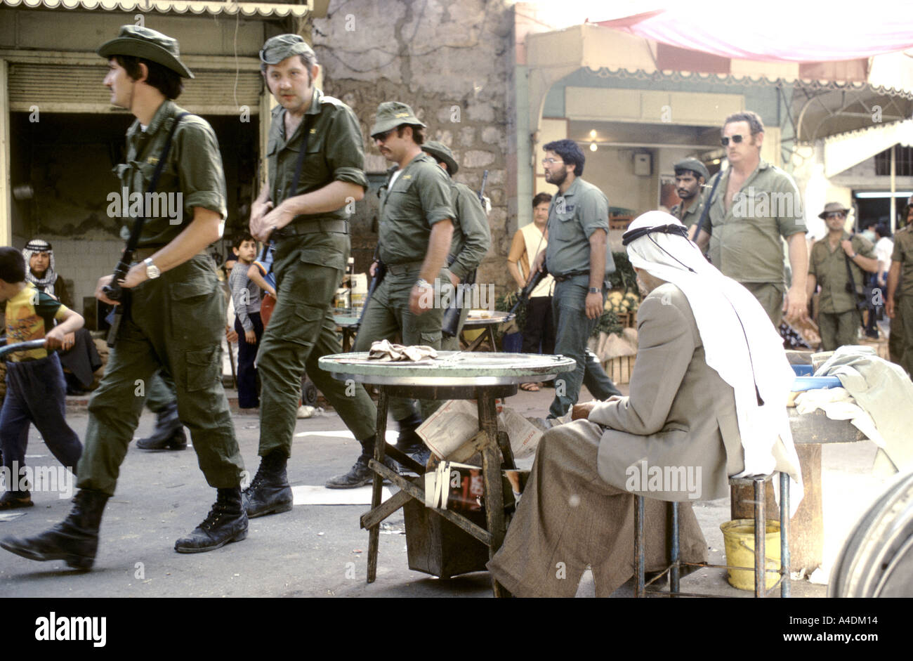 Patrouille de soldats Banque de photographies et d’images à haute ...