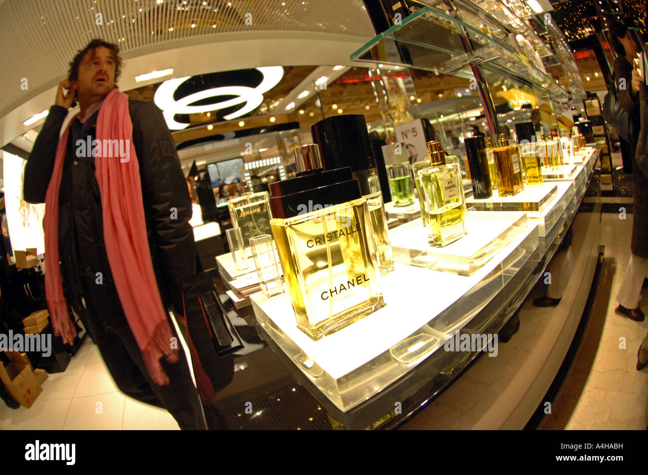 Chanel counter Banque de photographies et d’images à haute résolution ...