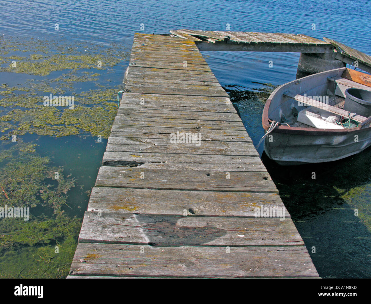 Ancienne en bois avec footplank barque à rames Photo Stock - Alamy