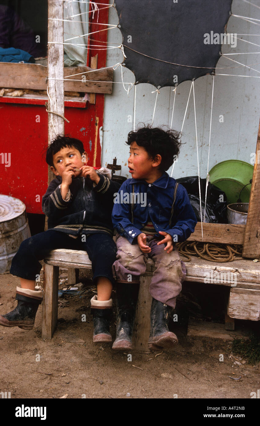 Enfants inuits canada Banque de photographies et d’images à haute ...