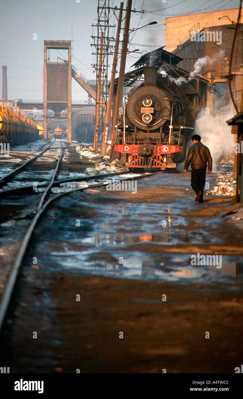Chargement ancien train charbon Banque de photographies et d’images à haute résolution - Alamy