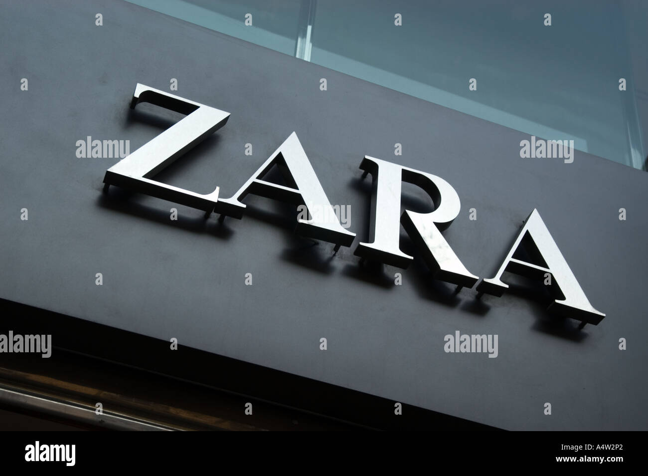 Zara sign Banque de photographies et d’images à haute résolution - Alamy