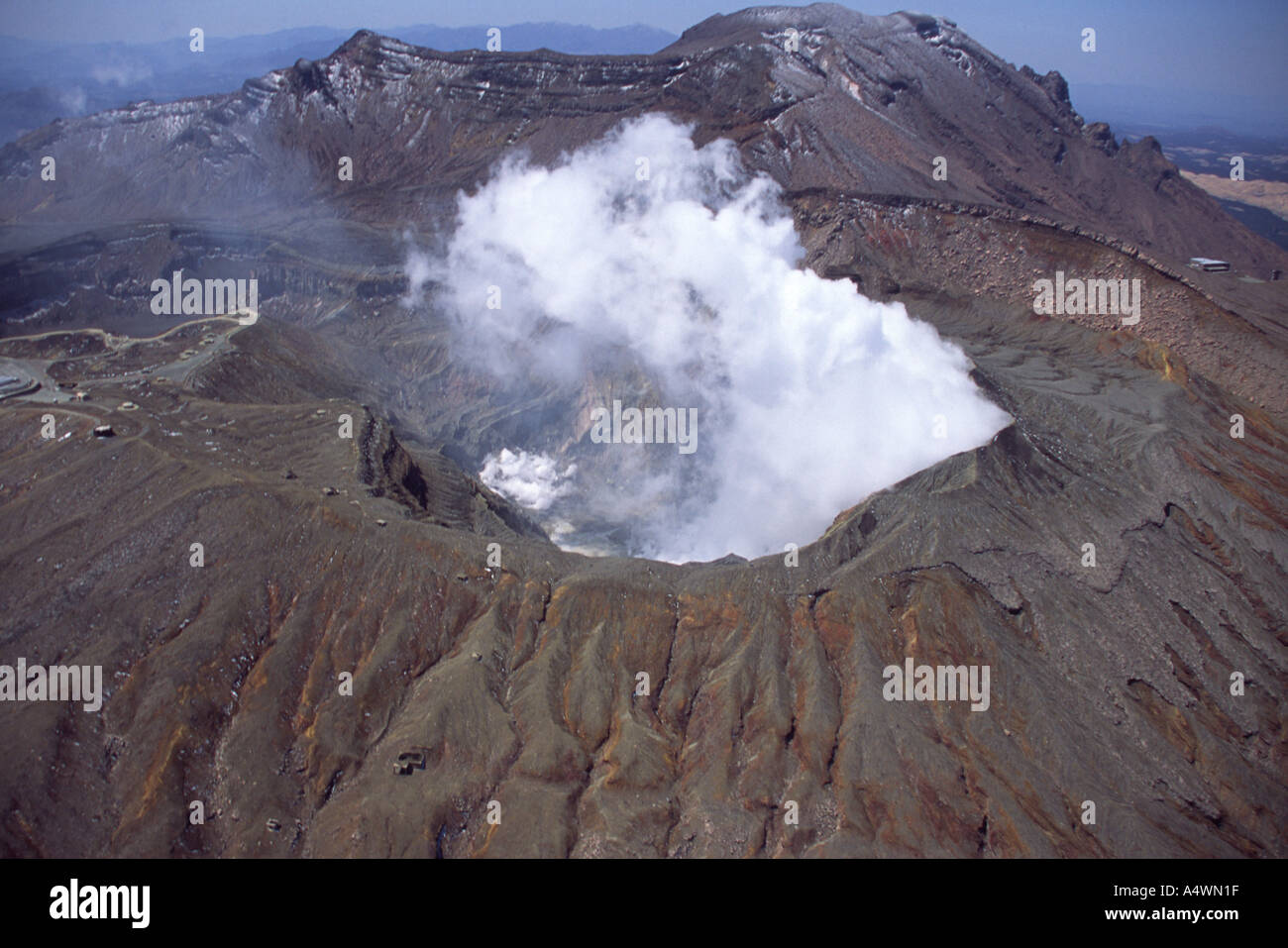 Vue aerienne cratère volcan mont aso Banque de photographies et d ...