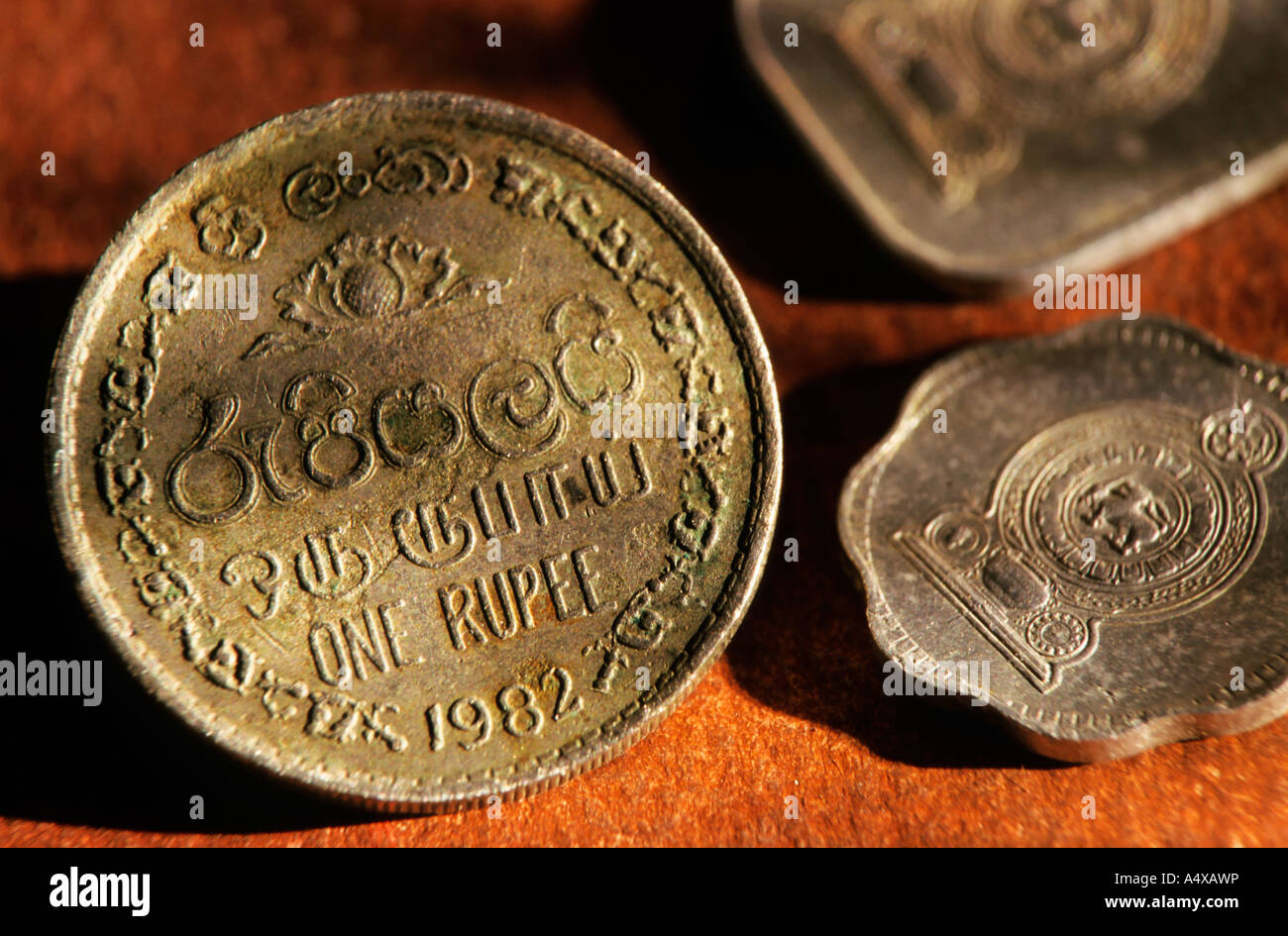 Sri lanka rupees coins Banque de photographies et d’images à haute ...