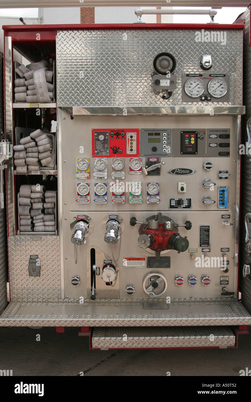 Panneau de commande sur un camion de pompiers Banque de photographies ...