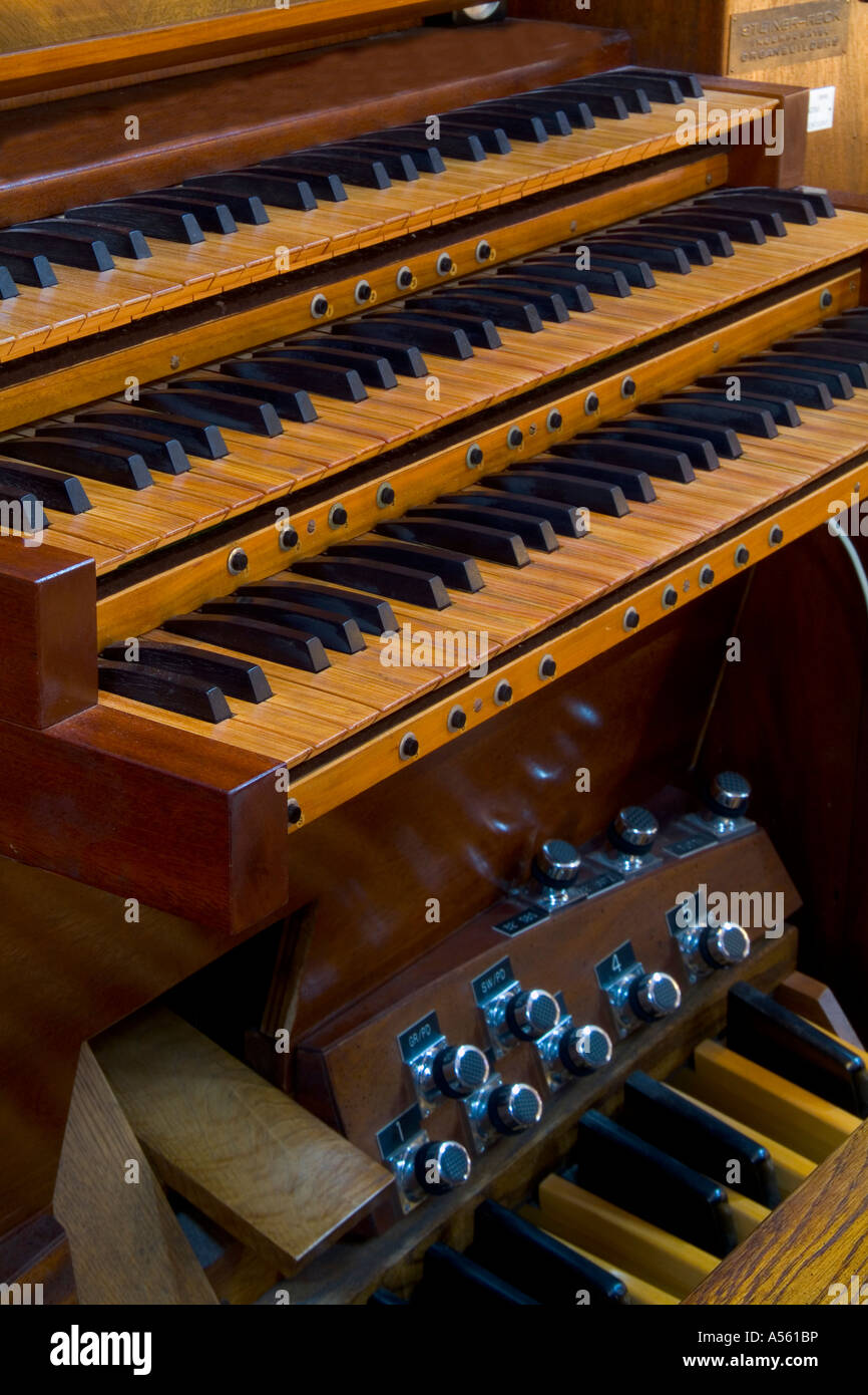 Orgue à tuyaux clavier Banque de photographies et d’images à haute ...