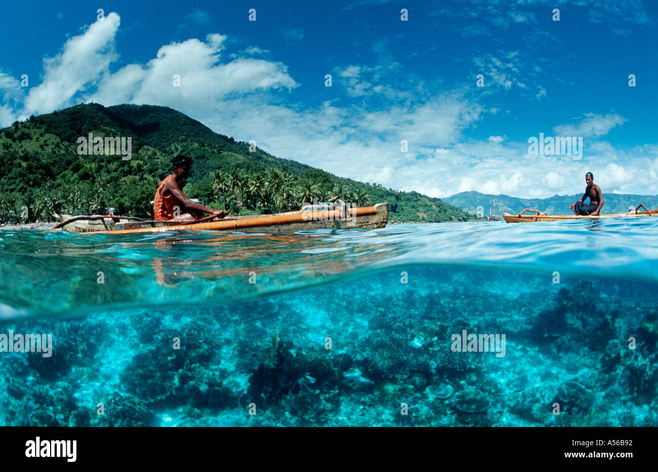 Man pirogue Banque de photographies et d’images à haute résolution - Alamy