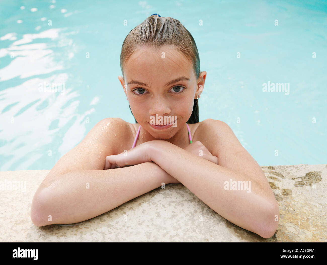 10 11 Year Old Girl Swimming Banque De Photographies Et Dimages à