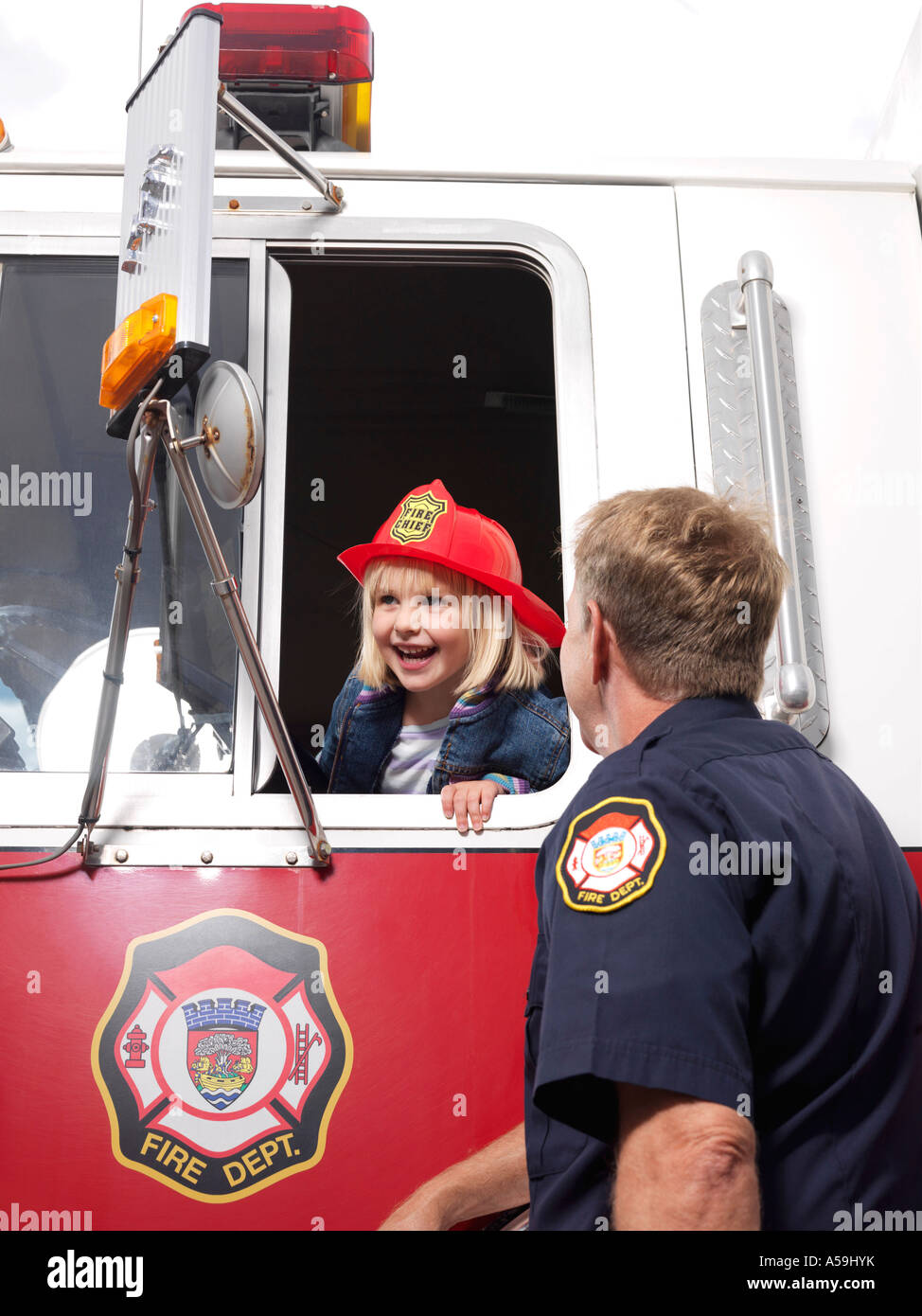 Casque de pompier canadien Banque de photographies et d’images à haute ...