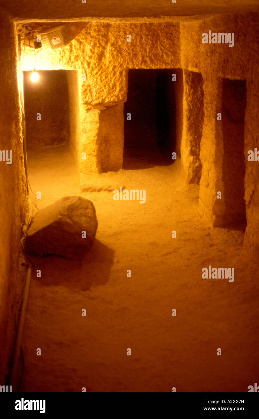 Chambre funéraire souterraine à l'intérieur de la pyramide de Khéops à ...