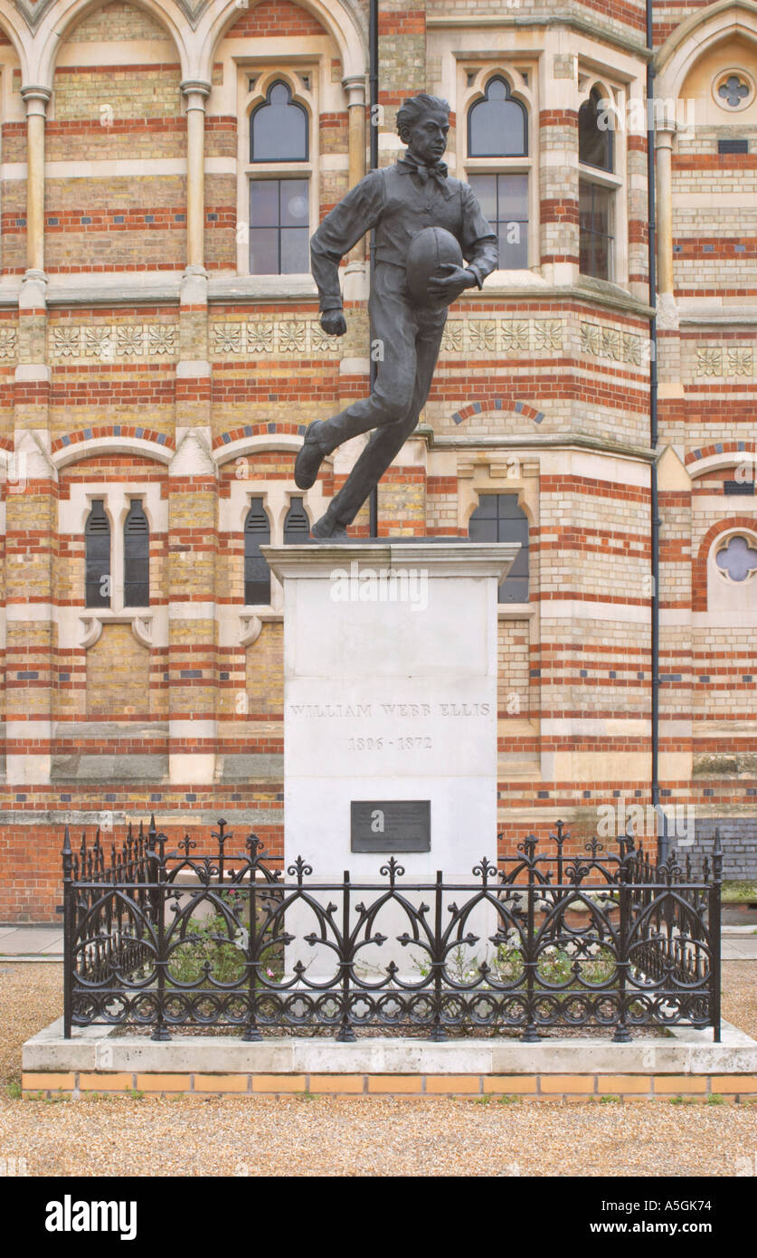 Statue of william webb ellis Banque de photographies et d’images à ...