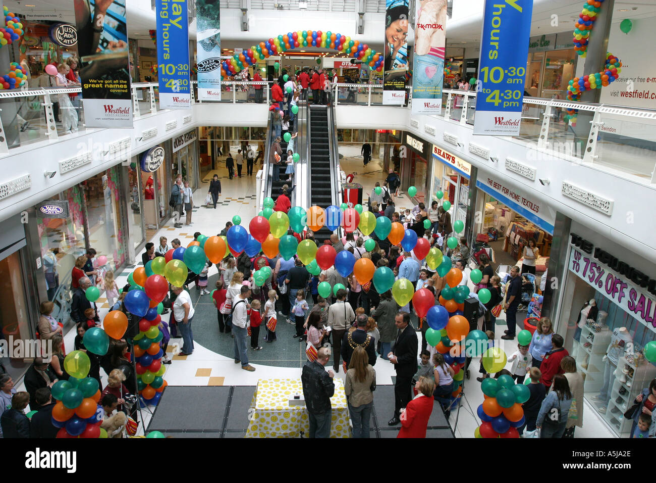 Brunel shopping centre swindon Banque de photographies et d’images à ...