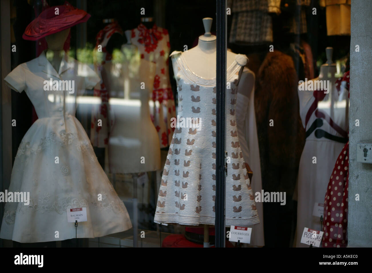 Paris dressmaker Banque de photographies et d’images à haute résolution ...
