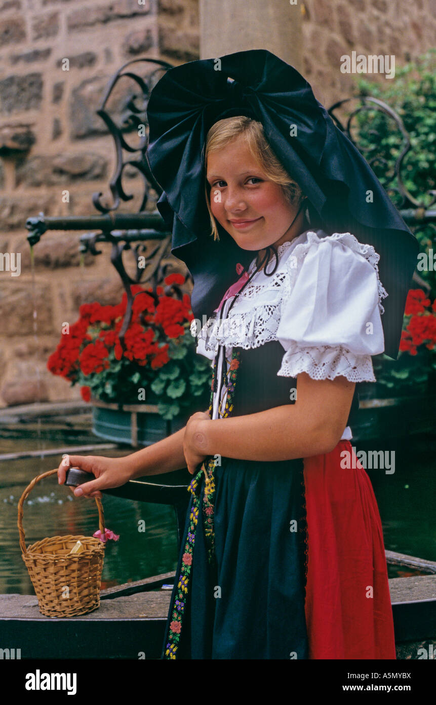 Traditional dress kaysersberg alsace Banque de photographies et d ...