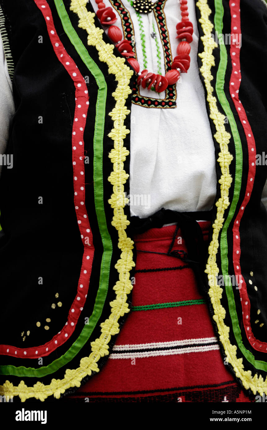 Bulgarian dress Banque de photographies et d’images à haute résolution ...