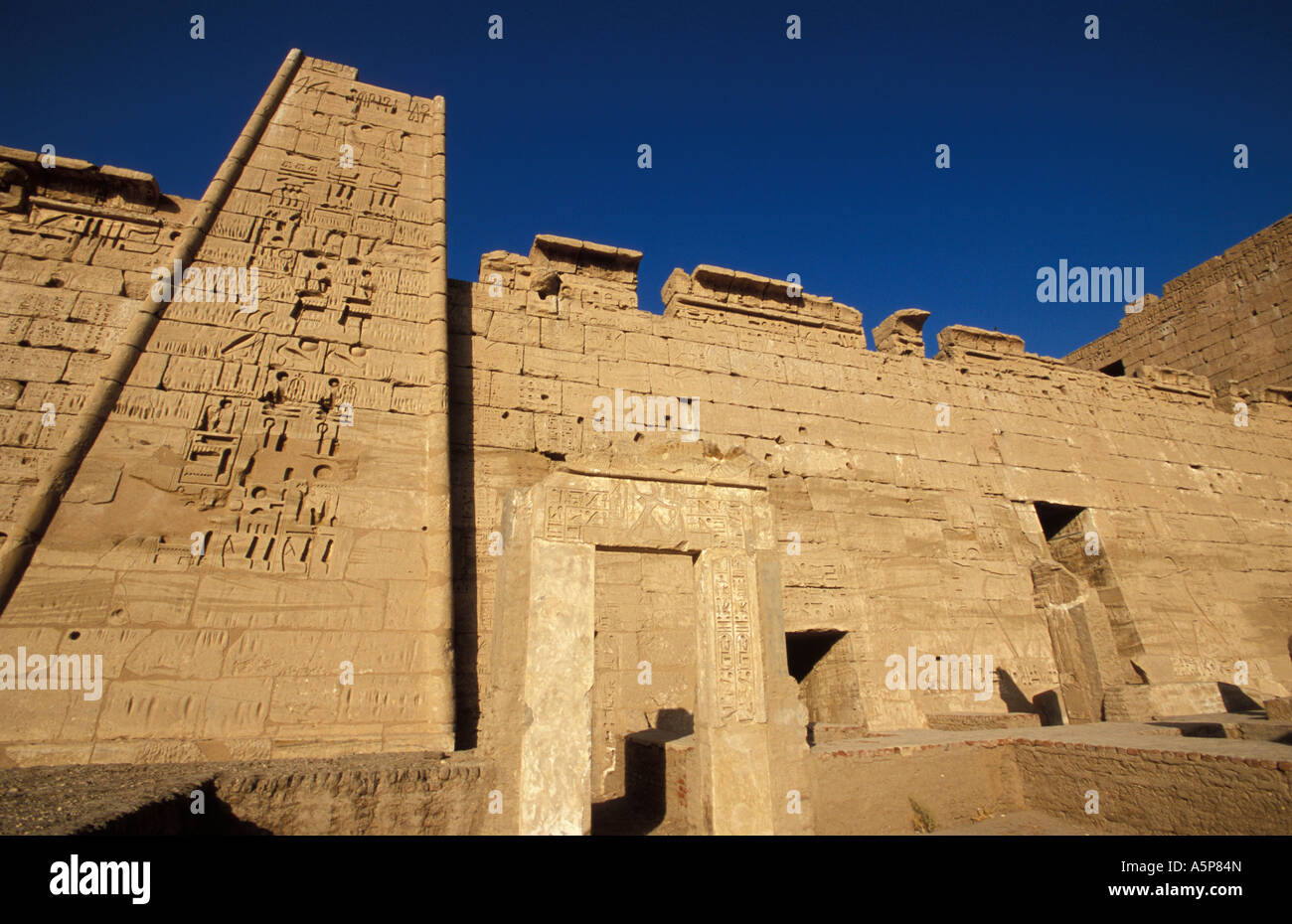 Medinet habu temple Banque de photographies et d’images à haute ...