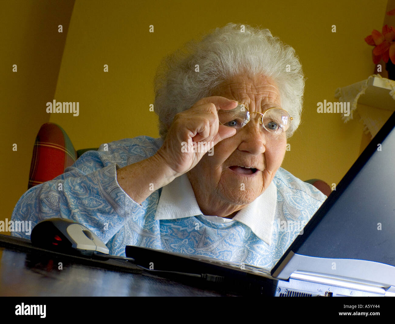 Vieillesse éducation par courrier électronique Banque de photographies ...