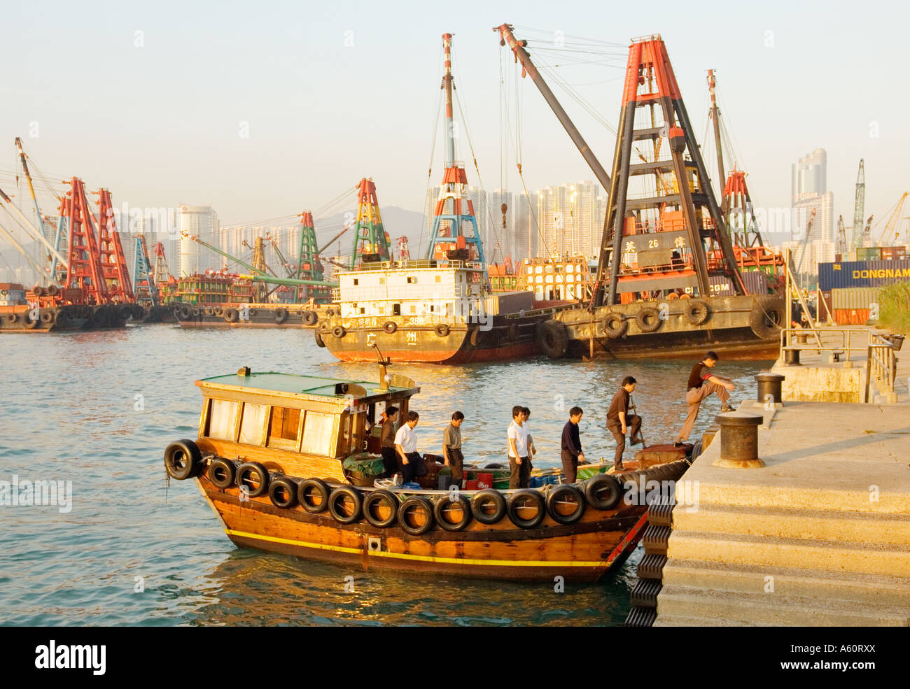 Kowloon docks Banque de photographies et d’images à haute résolution ...