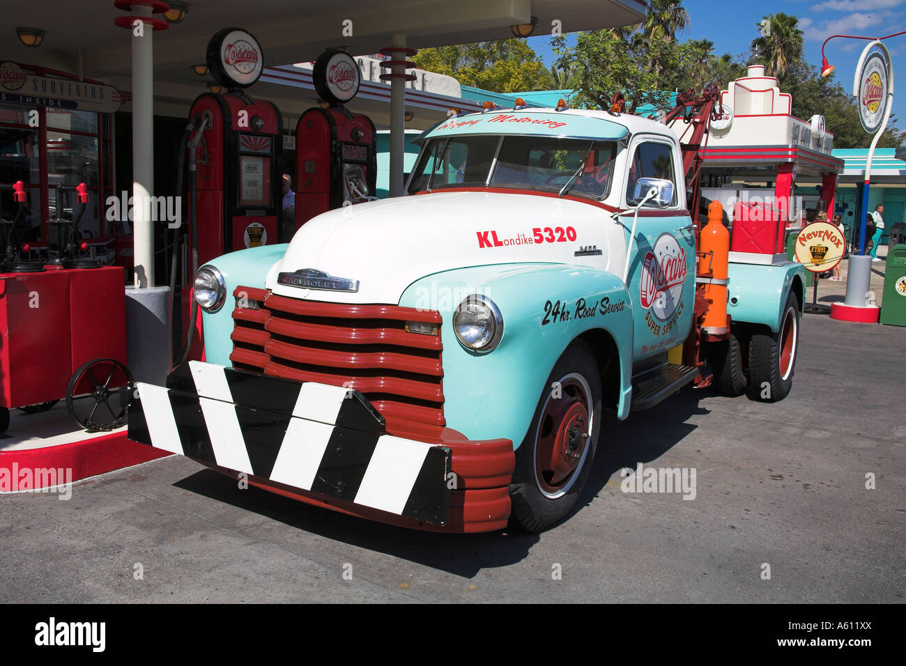 Vintage gas station walt disney world Banque de photographies et d ...