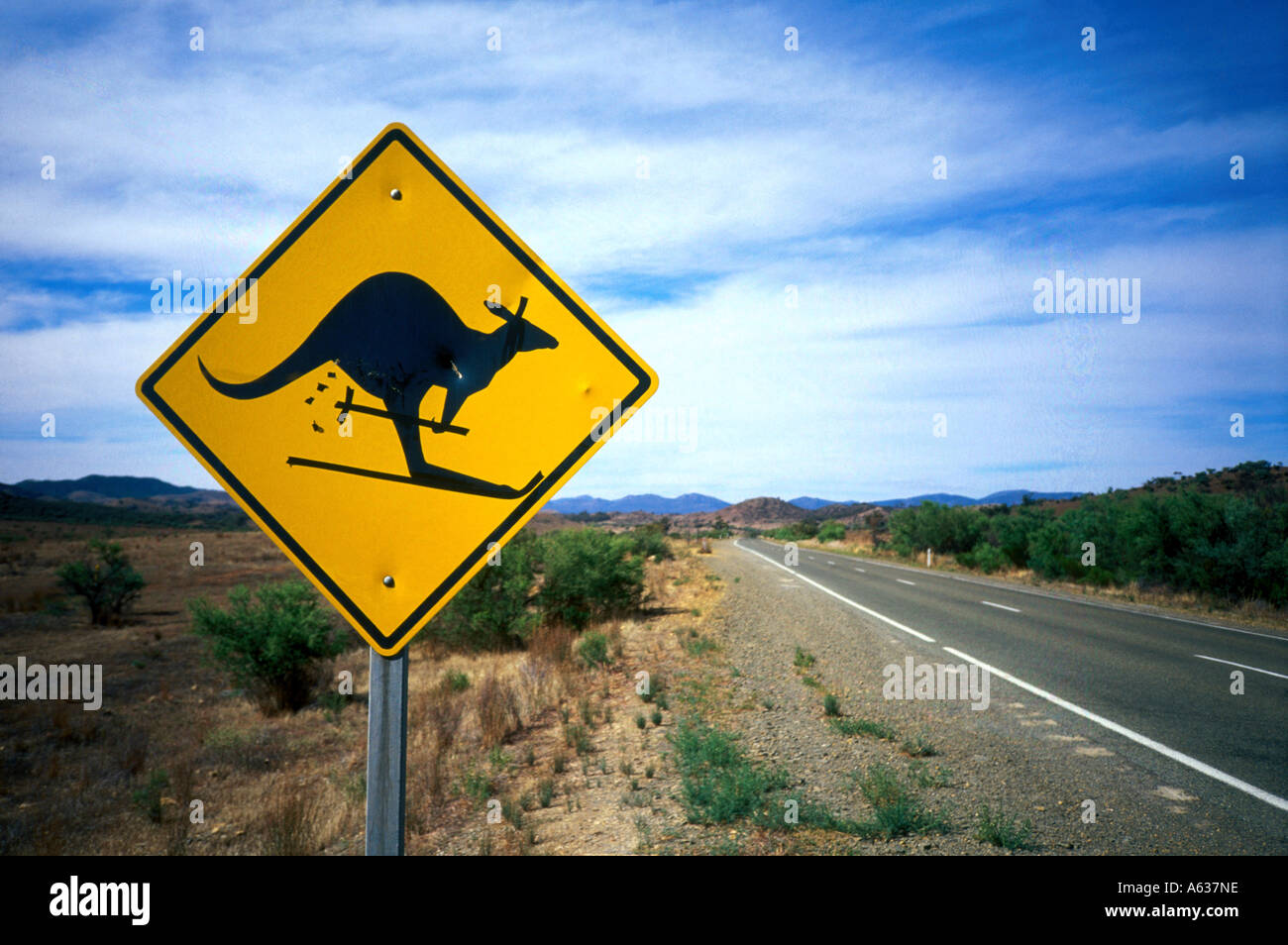 Kangaroo crossing sign Banque de photographies et d’images à haute ...