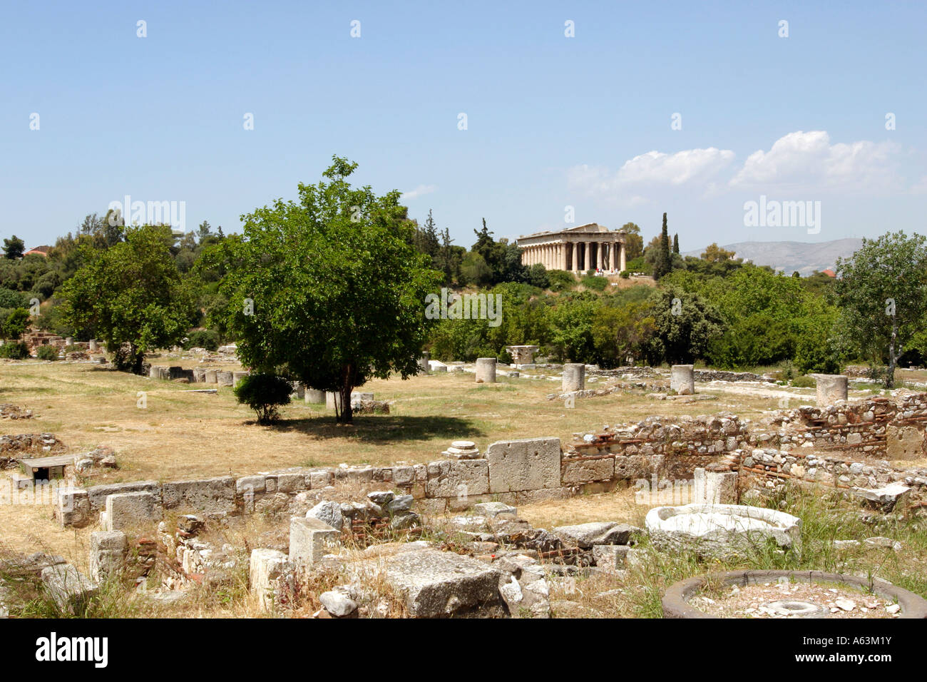 Vue des ruines de l'ancienne Agora avec le Temple d'Héphaïstos ... Vue des ruines de l'ancienne Agora avec le Temple d'Héphaïstos ...