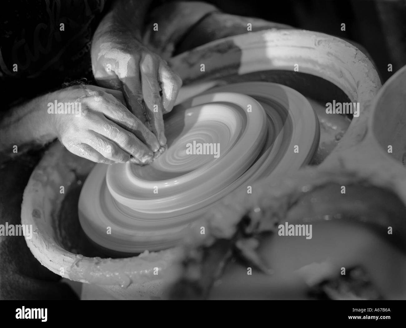Mains de potier Banque d'images noir et blanc - Alamy