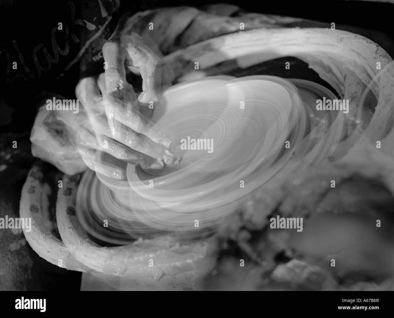 Mains de potier Banque d'images noir et blanc - Alamy