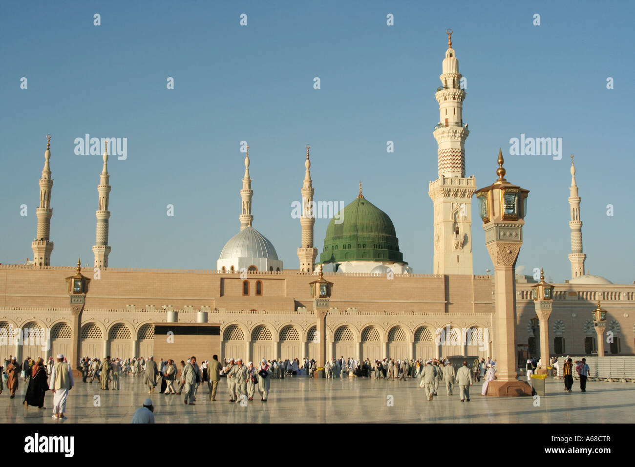 Nabawi mosque minaret dome in Banque de photographies et d’images à ...