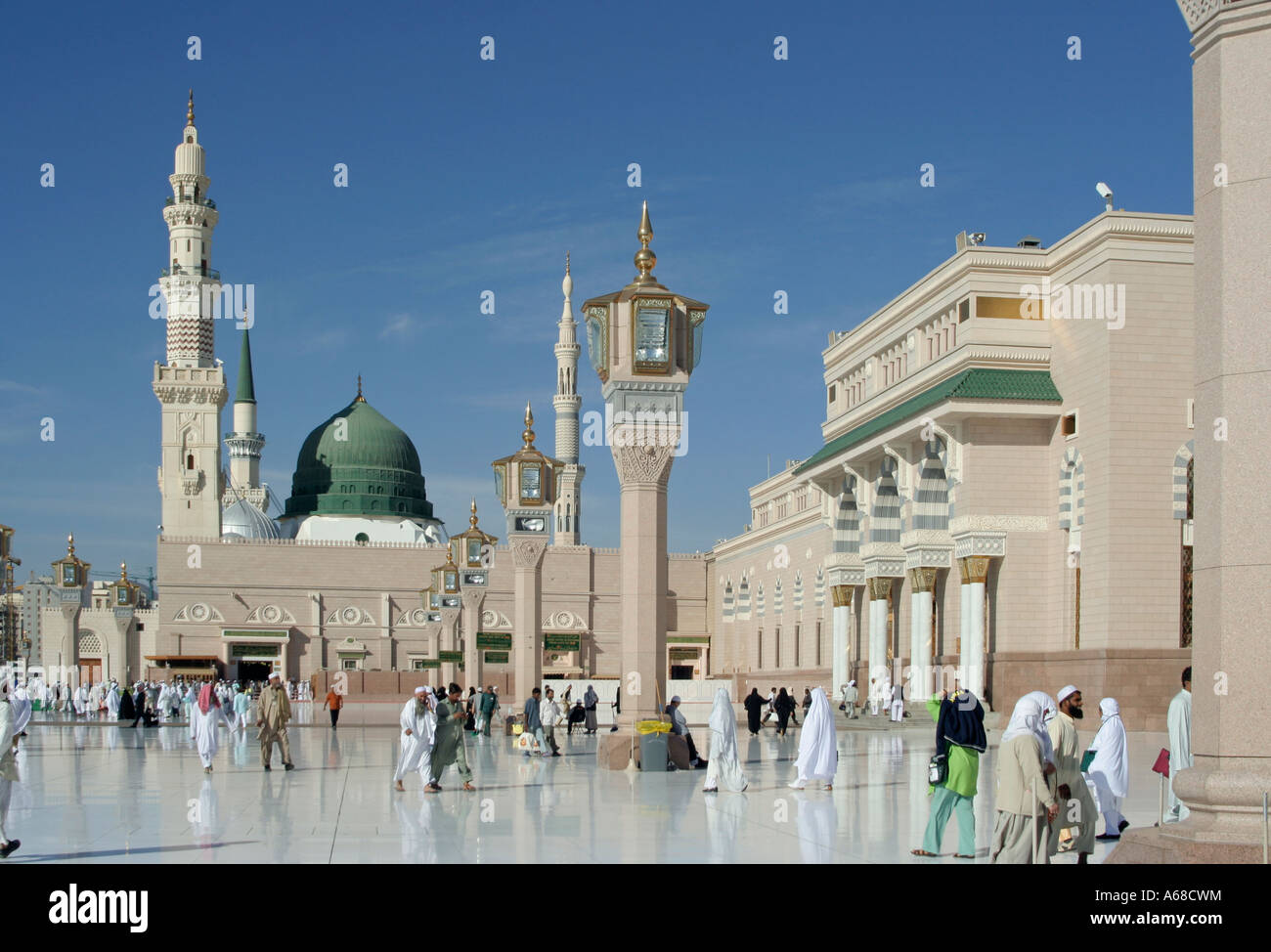 Nabawi mosque minaret dome in Banque de photographies et d’images à ...