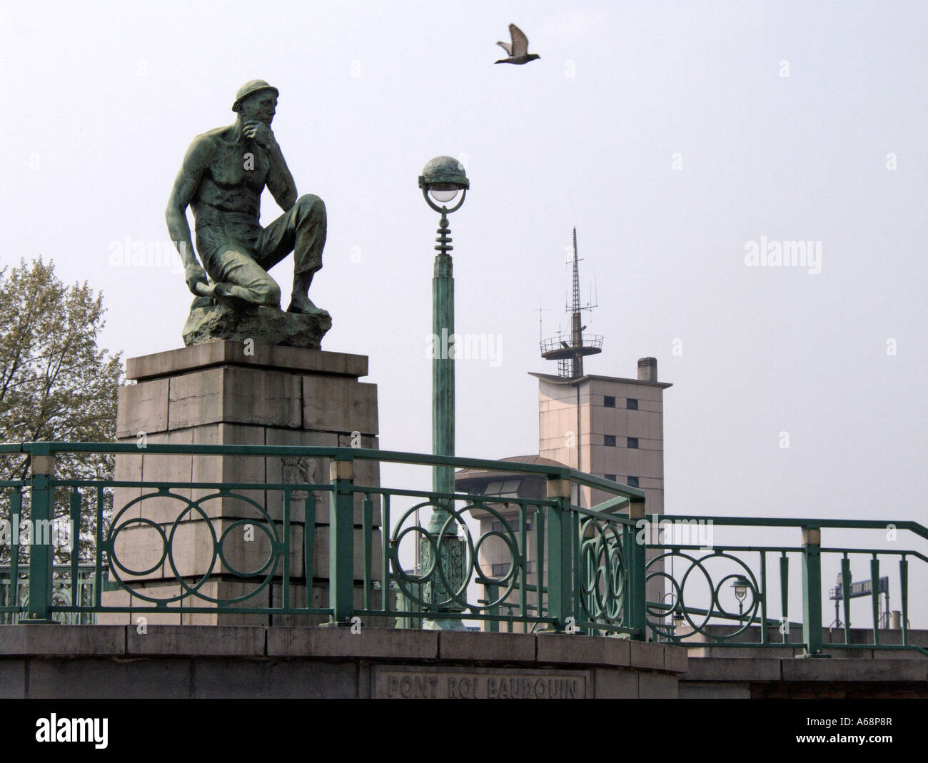 Le Mineur sculpture de Constantin Meunier au pont Roi Baudouin (1994 ...