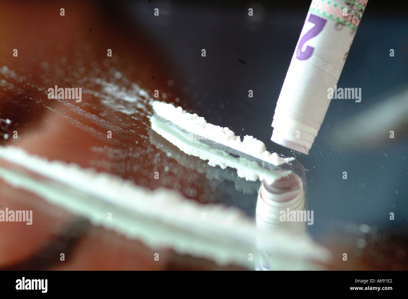 Crack cocaïne rock drogue drogues main Banque de photographies et d ...