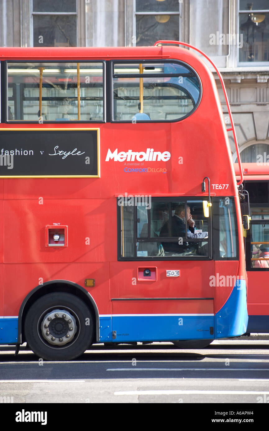 Metroline bus Banque de photographies et d’images à haute résolution ...