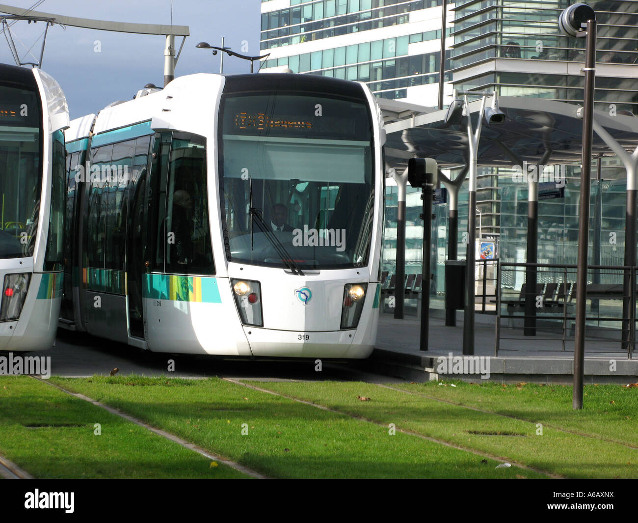 Tram ratp paris Banque de photographies et d’images à haute résolution ...