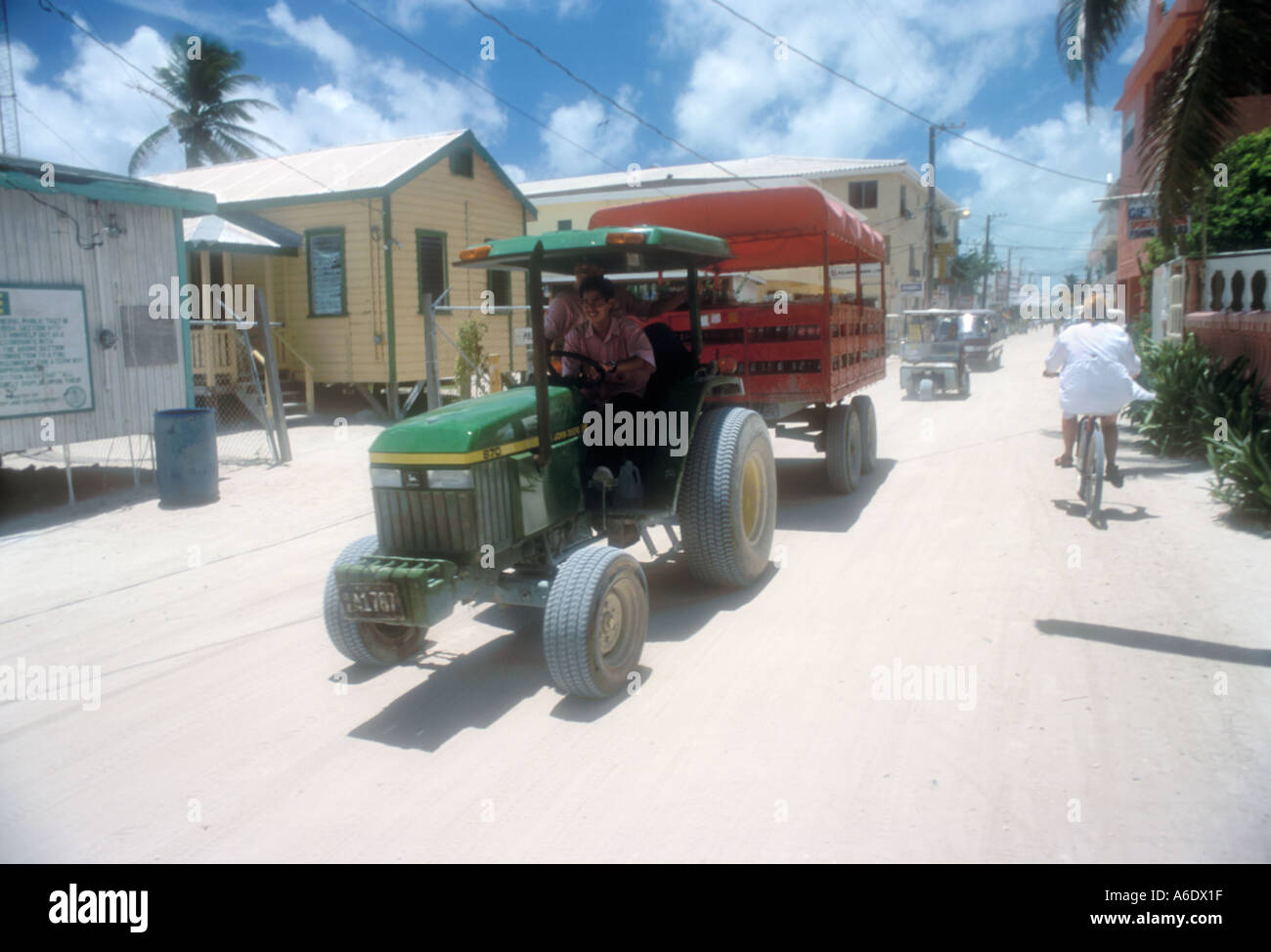La prestation du tracteur à la boissons de nombreux magasins à San ...