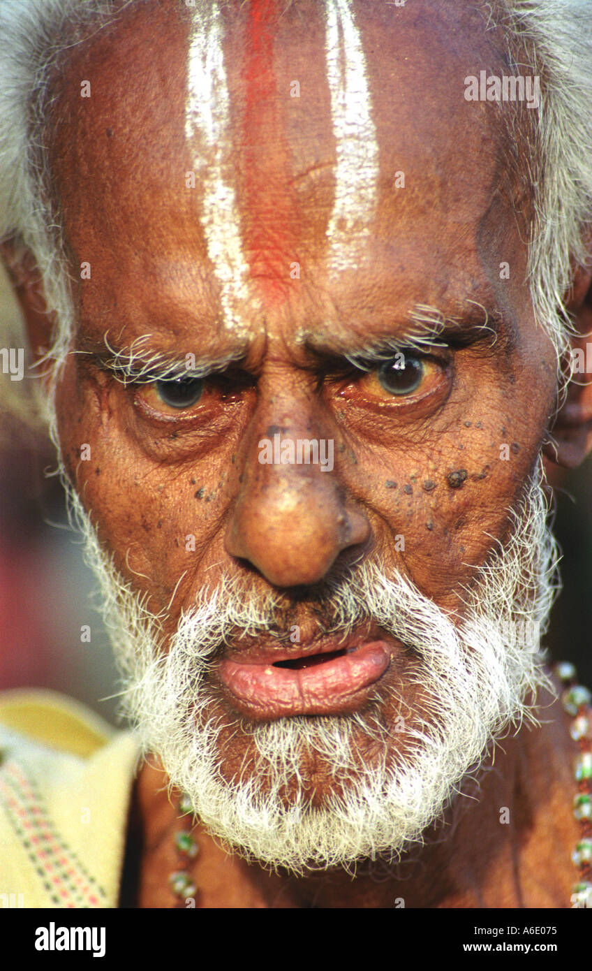 Homme hindou avec tilak inde Banque de photographies et d’images à ...