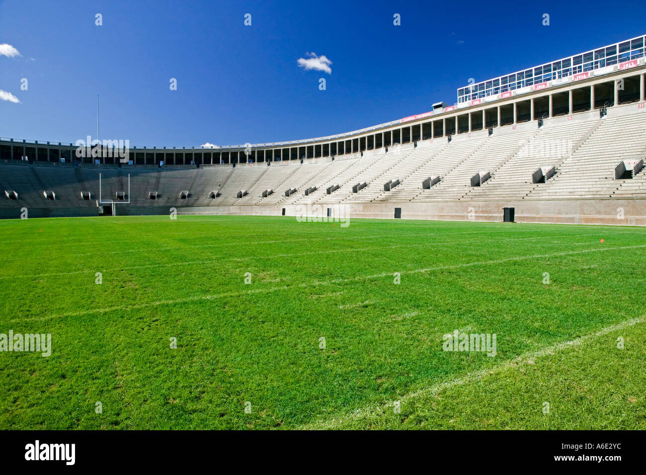 Harvard football Banque de photographies et d’images à haute résolution ...