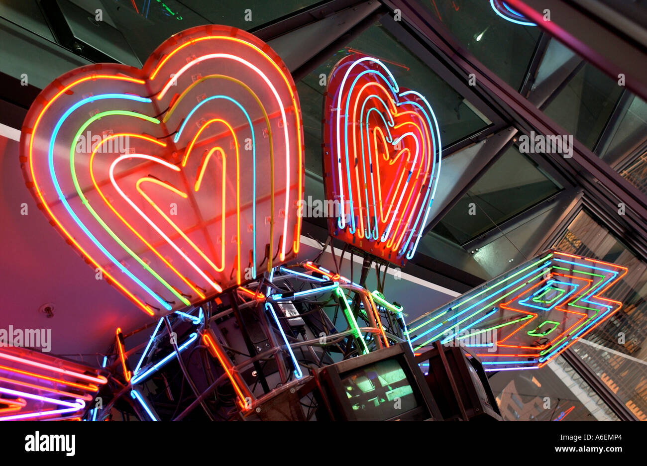 Neon tubes Banque de photographies et d’images à haute résolution - Alamy